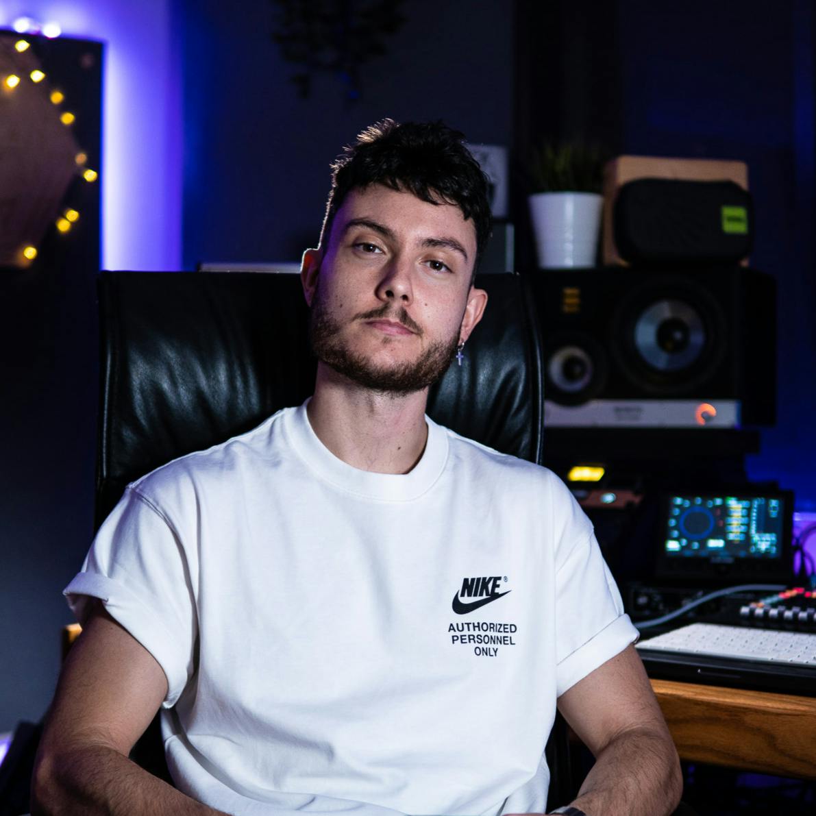 Adrian Tucker | StudioVerse | Waves